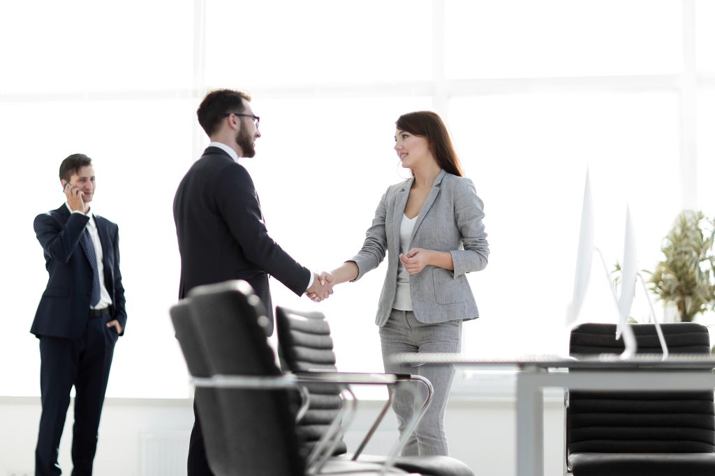 A importância de manter clientes informados nos negócios